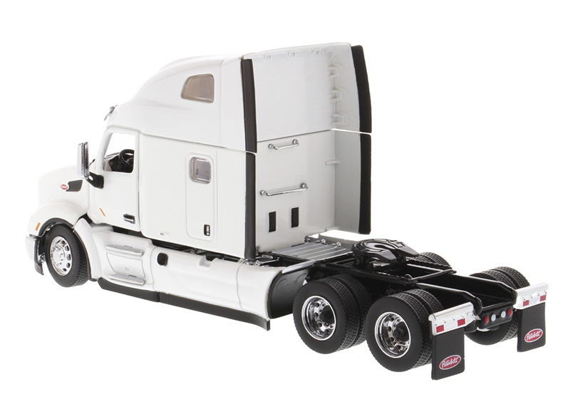 Diecast Masters Peterbilt 579 UltraLoft Tractor