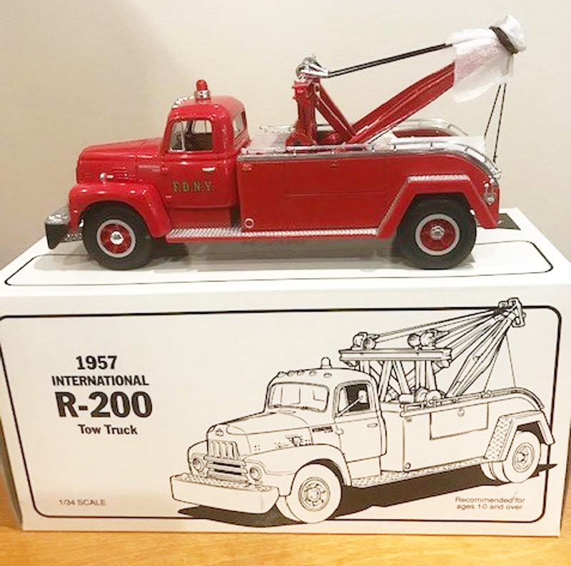 First Gear Replicas FDNY 1957 International R 200 Tow Truck