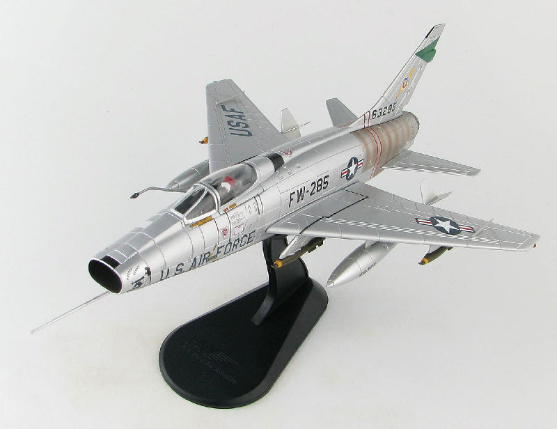 Hobby Master F 100D Super Sabre 481 TFS Pretty