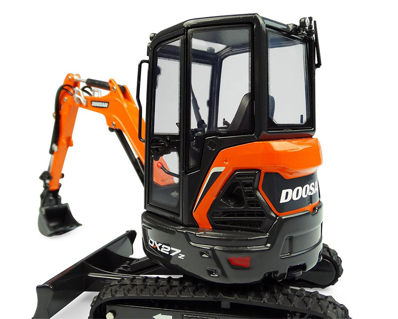 Universal Hobbies Doosan DX27Z Mini Excavator
