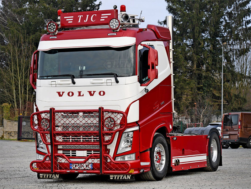 WSI Model TJC Volvo FH4 Sleeper 4x2 Cab Only